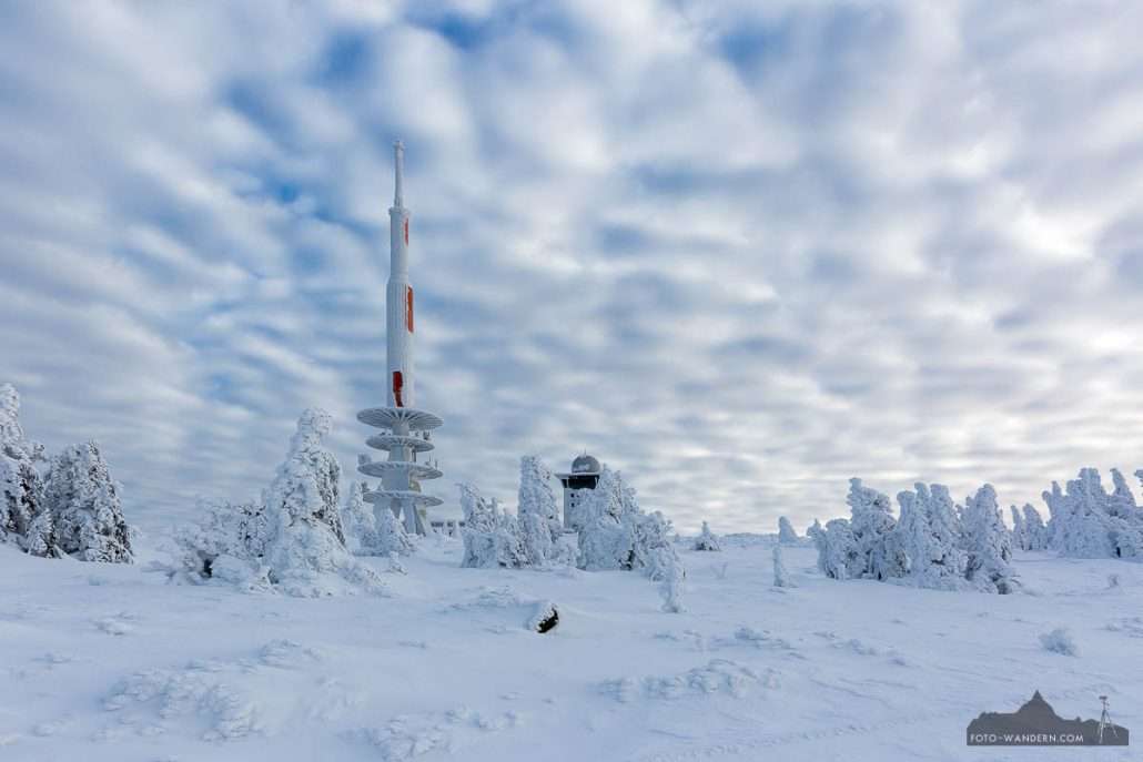 Sonnenaufgang im Winter auf dem Brocken im Harz